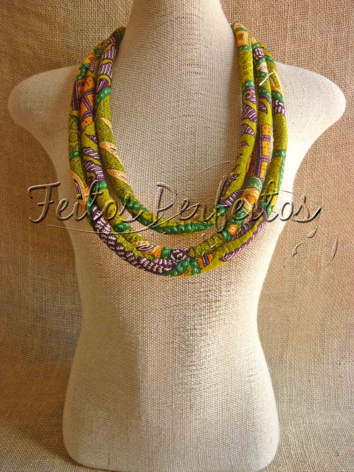 FEITOS PERFEITOS: COLARES ESTILO AFRICANOS FEITOS COM CAPULANAS