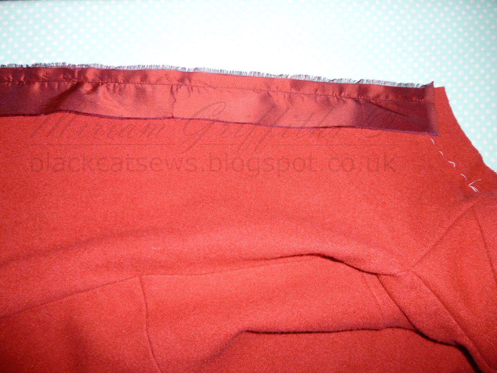 In My Lady's Chamber: Tutorial: how to make perfect facings