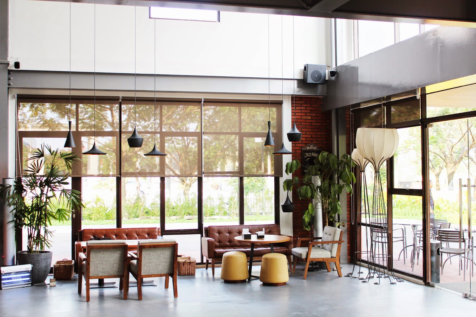 INTRO JAZZ BISTRO & CAFE