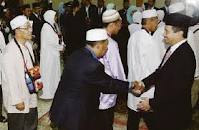 PANTUN RAKYAT MENGANGKAT INSTITUSI DI-RAJA | Sasteraku Duniaku