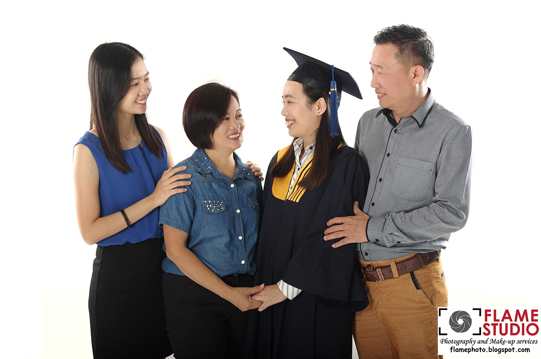 Flame Graduation Photography Studio: Graduation Convocation Family ...