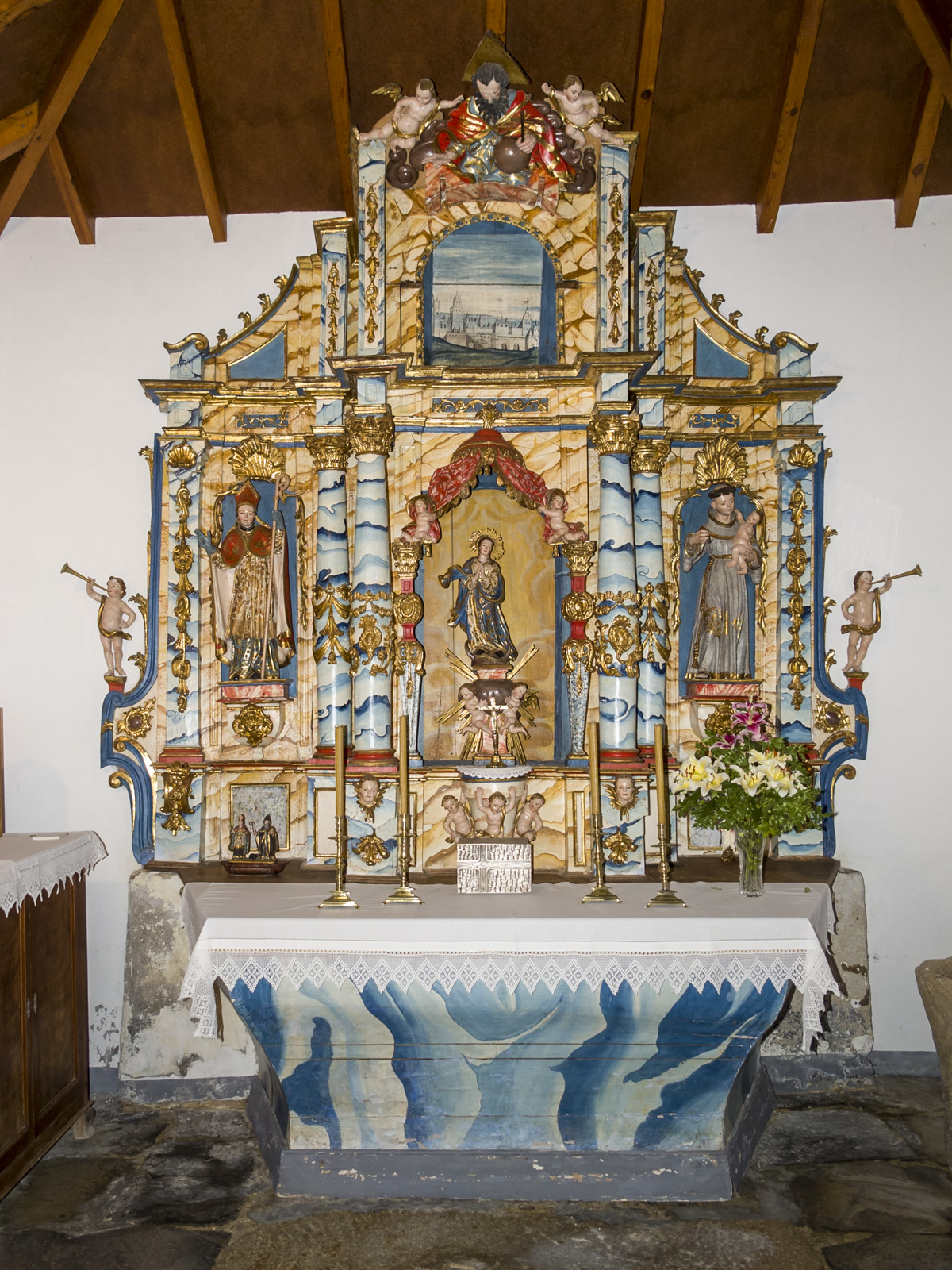 Rincones de la Mariña: El retablo rococo de la capilla de San Ciprián.