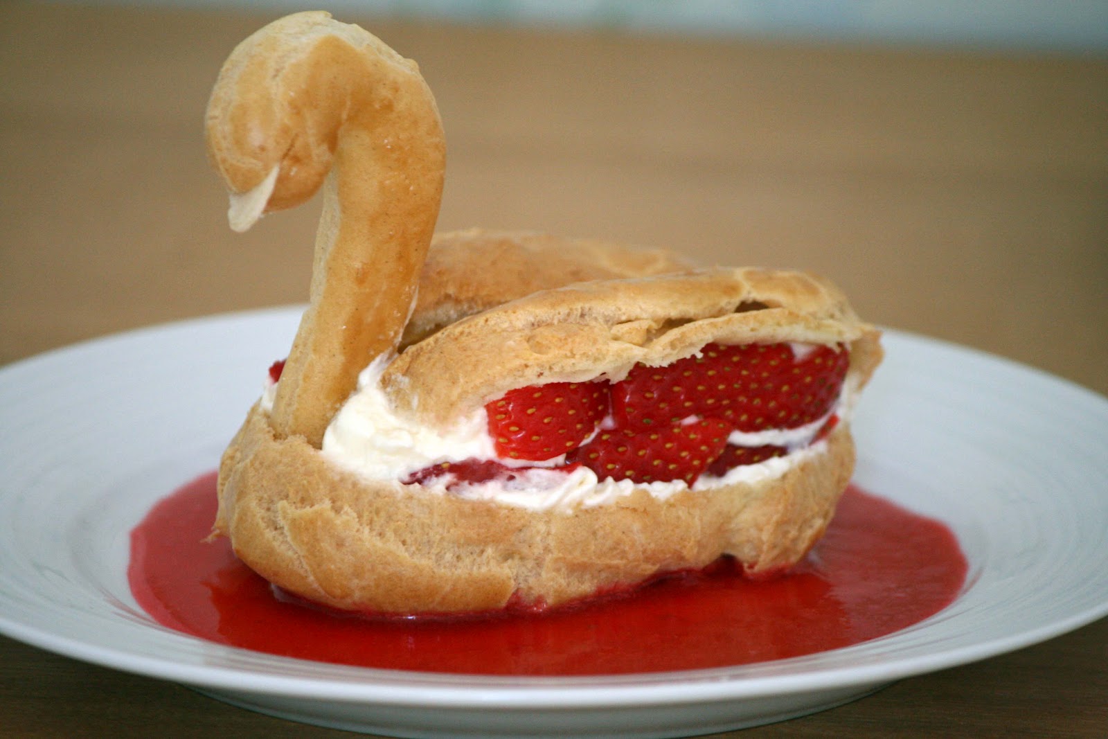 lauralovescakes...: Swan Lake - Choux Swans from the GBBO