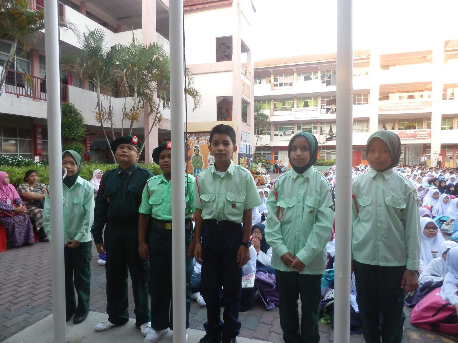 Kesuma Gemilang: PERHIMPUNAN UNIT UNIFORM TKRS @ TUNAS KADET REMAJA SEKOLAH