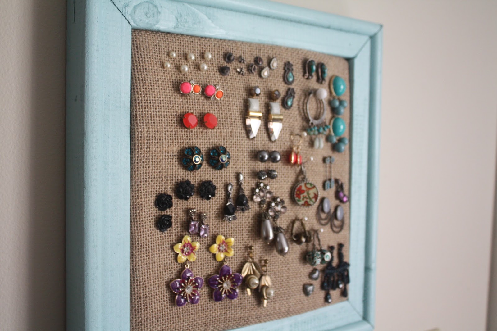 snapdragon crafts: framed earring display tutorial