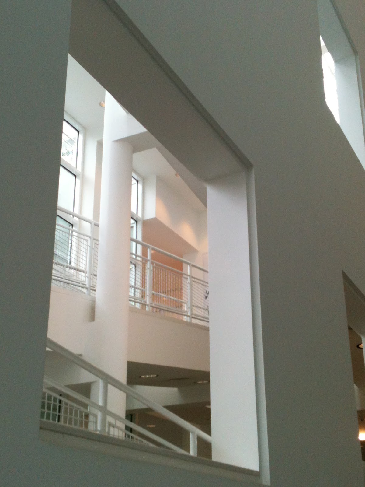 MONOCHROMATIC AXONOMETRIC: The ramp