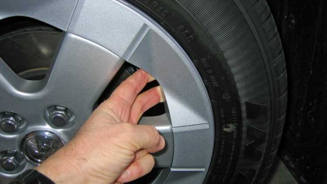 HOW TO CHANGE A FLAT TIRE