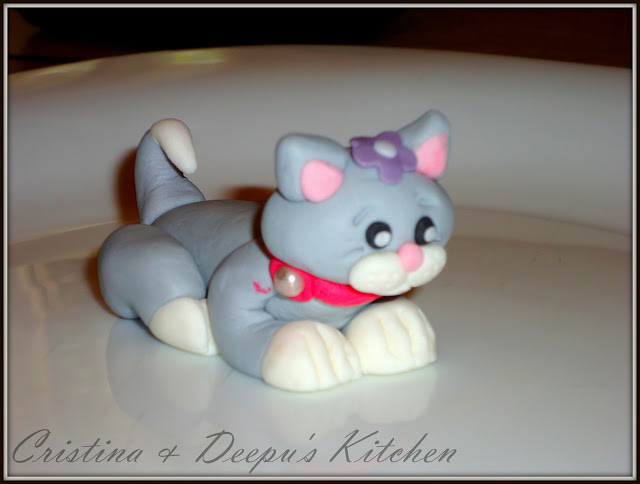 Cristina & Deepu's Kitchen: Pisica din pasta de zahar / Sugar paste cat