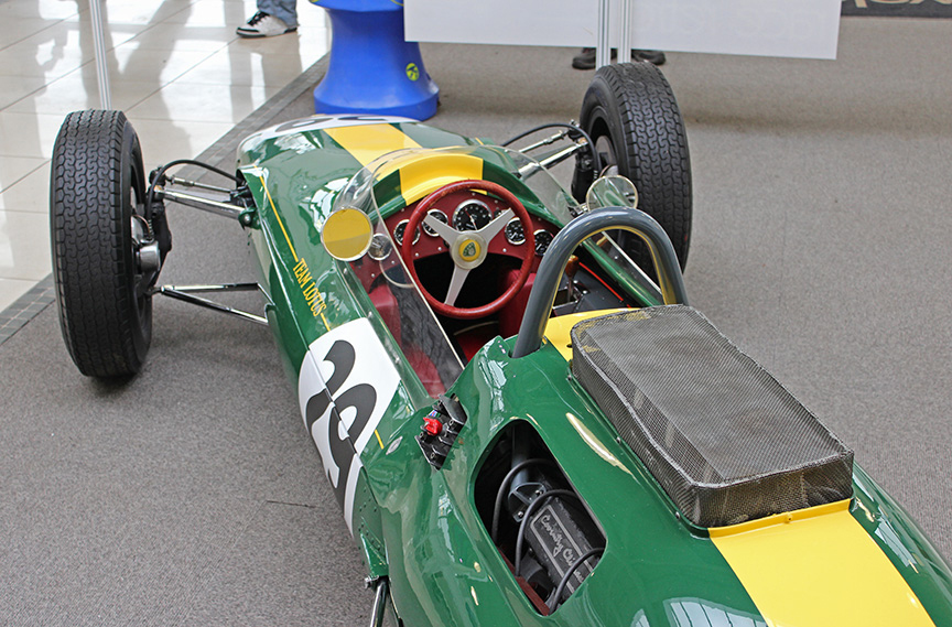 Automobiliart.com: The Lotus 25