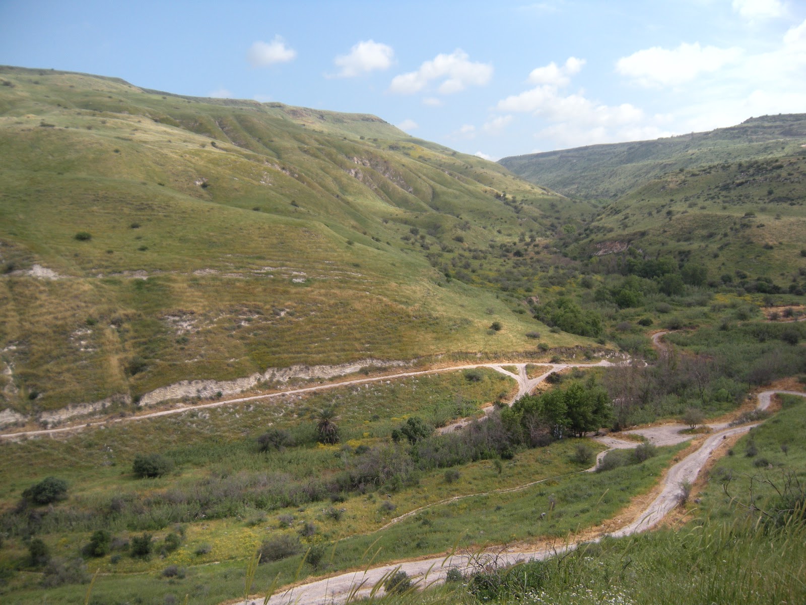 מְנוּחָה: On The Golan Trail and Thru-Hiking