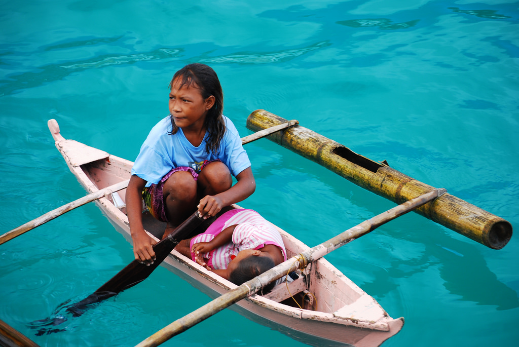 10 FOTO: Ingat Lagi PENGEMIS JALANAN Yang Comel Ini? Dia Kini POPULAR ...