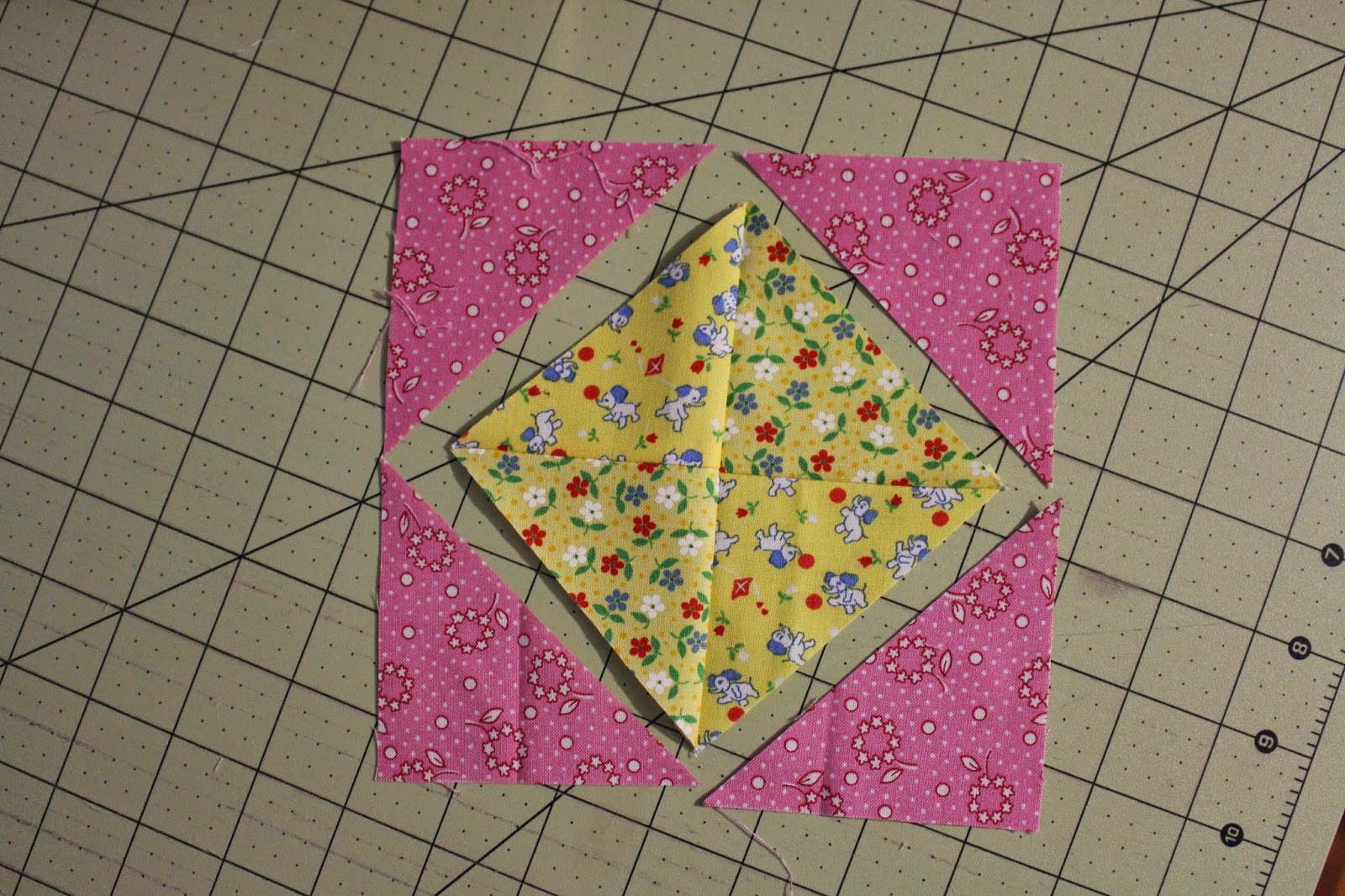 My 1930's Flower Garden Quilt Block - Tutorial