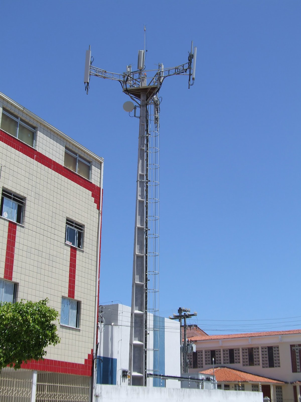 Guia prático para TSS RF e TX: Fotos da torre (antenas) de baixo para ...