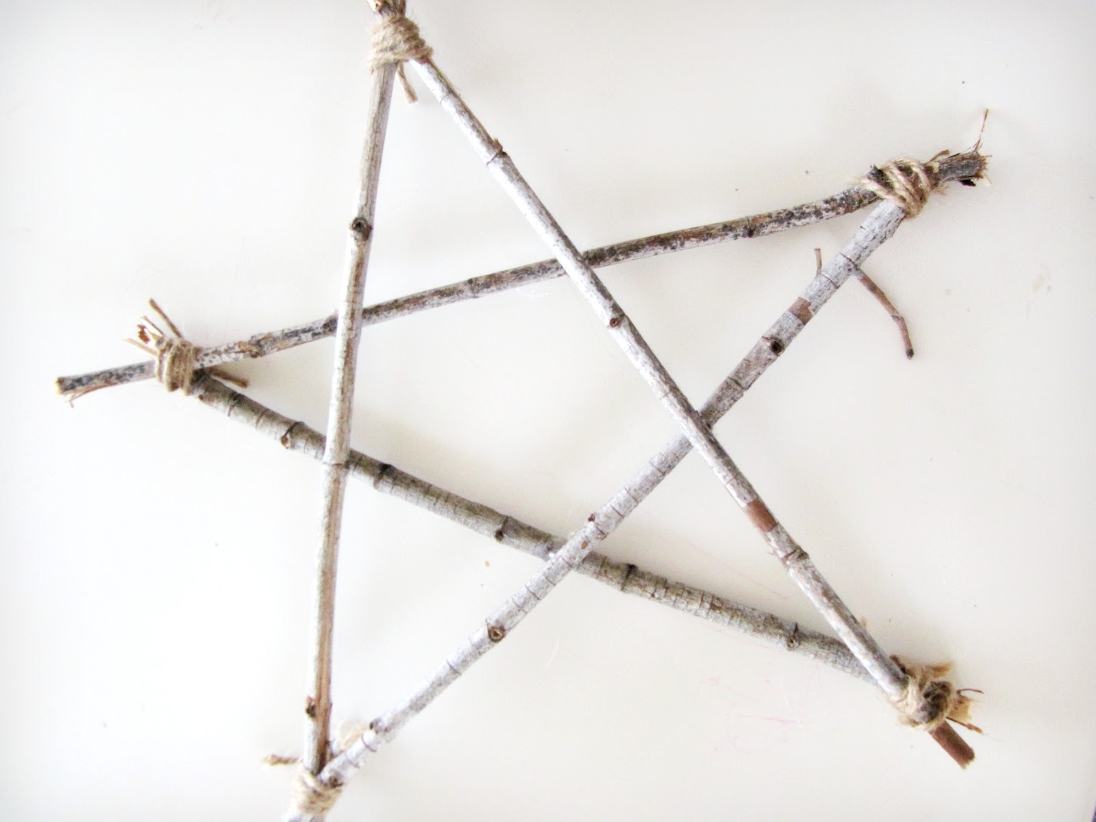 C mo Hacer Estrellas De Palo The Wicker House Knihy blog c-mo-hacer-estrellas-de-palo-the-wicker-house-knihy-blog