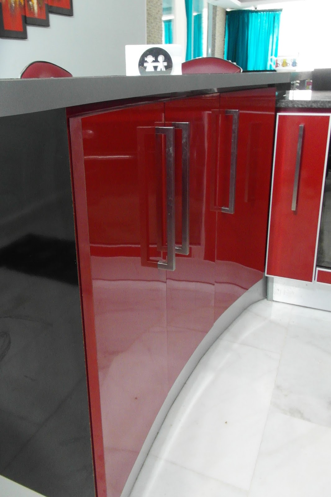 Urb. La Sabana - Guatire cocina en Formica Alto Brillo Negra - Roja ...