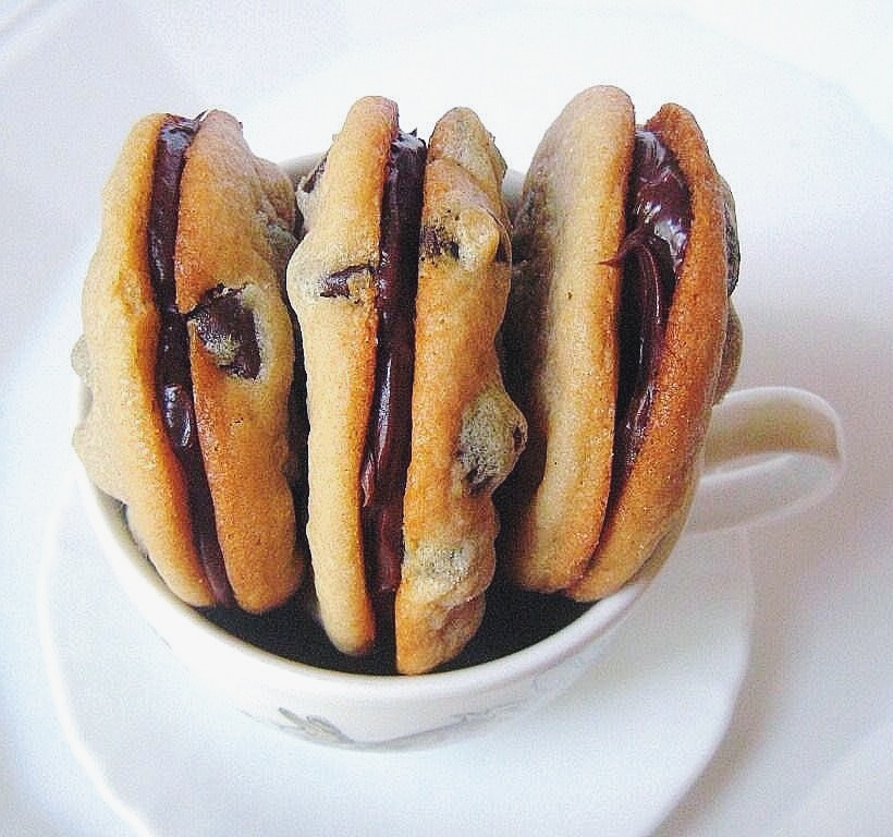 une gamine dans la cuisine: Ganache-Filled Peanut Butter + Chocolate ...