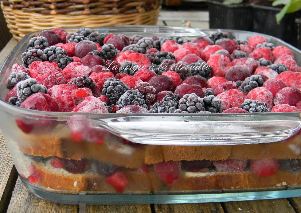 La soupe à la citrouille: Bread and butter aux fruits rouges