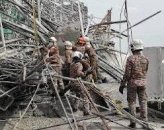 Perancah besi struktur binaan runtuh, seorang mangsa tertimbus ...