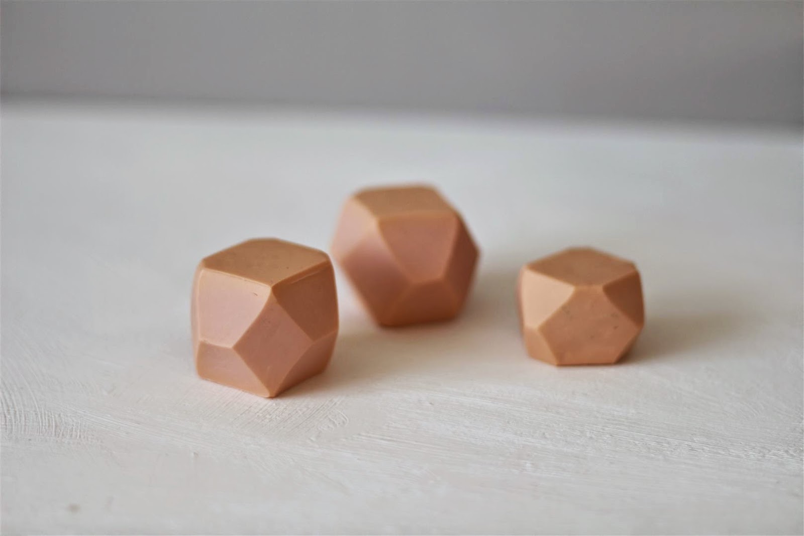 emuse: Geometric clay finials