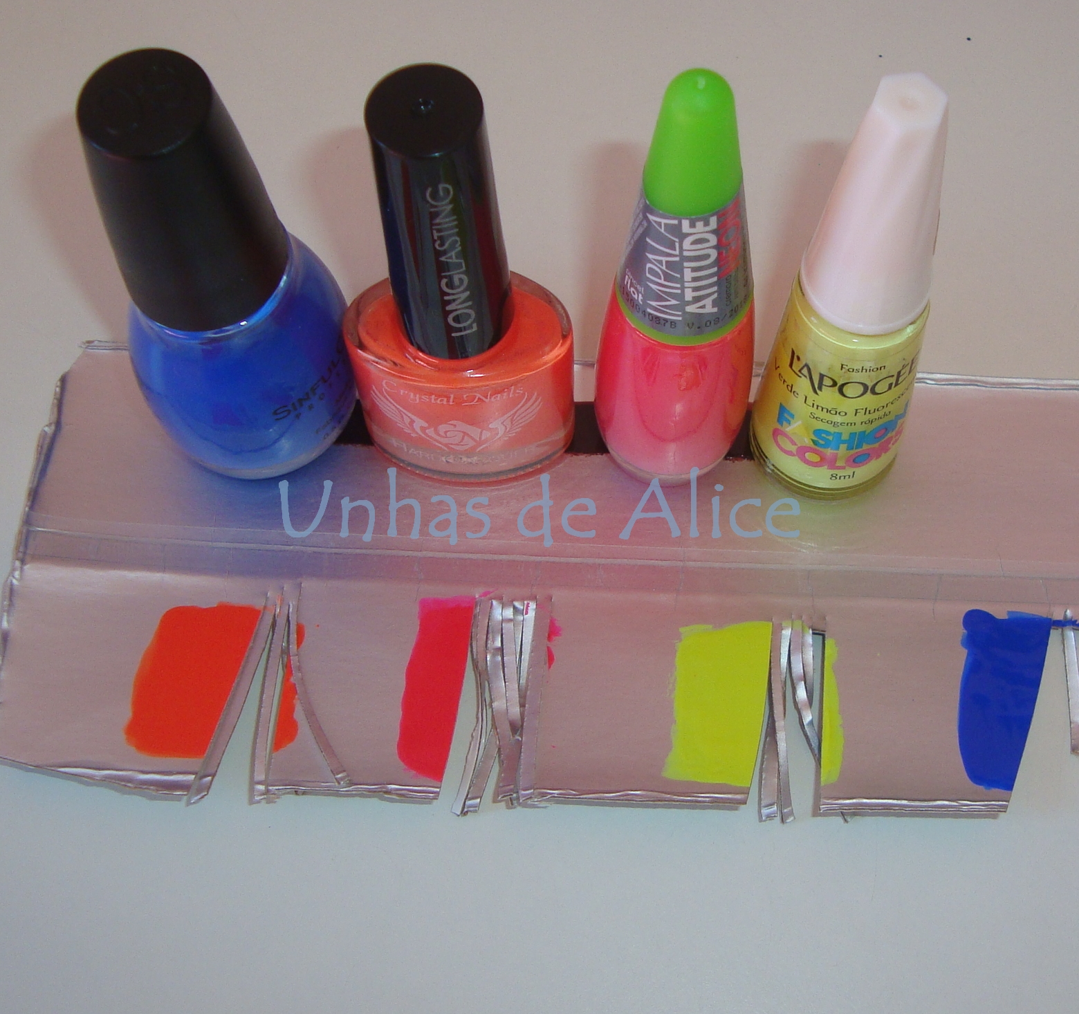 Unhas de Alice: Abre Alas Pro Cinza Passar - Risqué + Neon