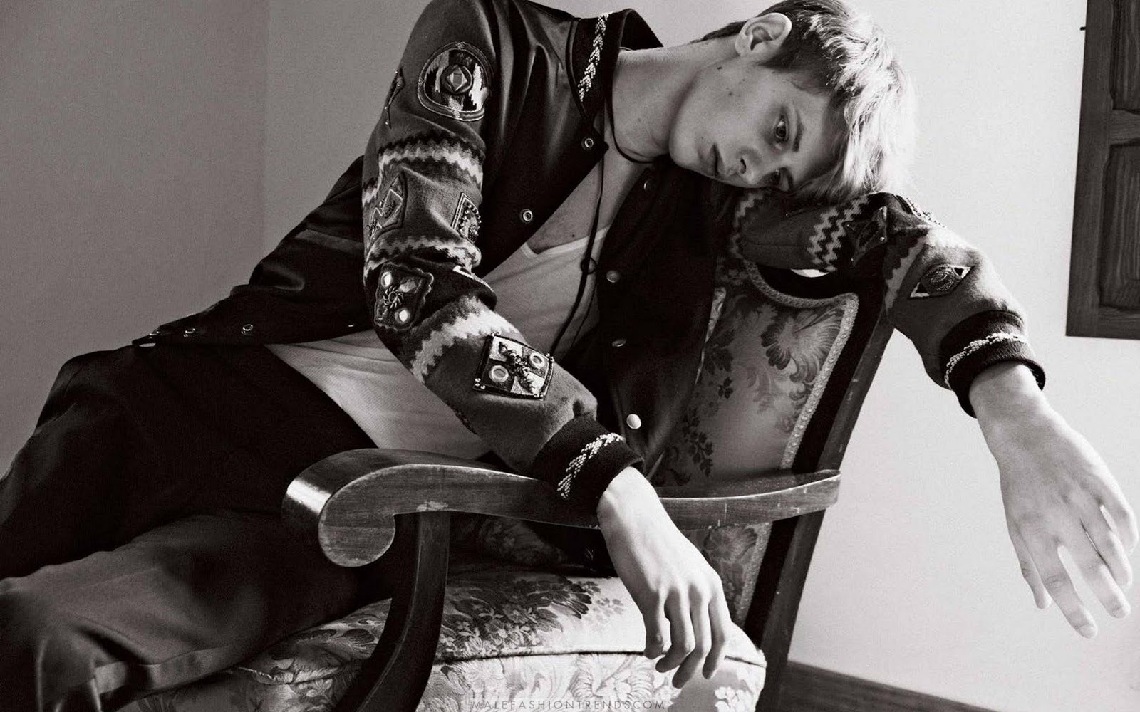 Luke Barham para Essential HommeMagazine por Byron Mollinedo