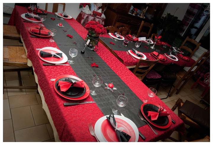 Ma déco passe à table...: En rouge et noir...