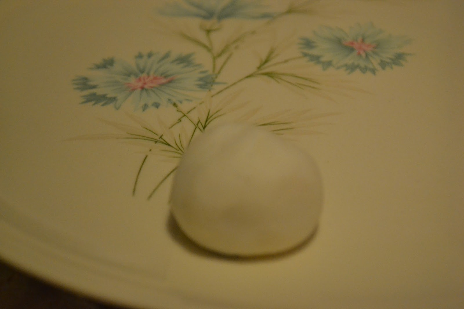 Krumbli: Sweet Sesame Dumplings 汤圆 (Tangyuan)