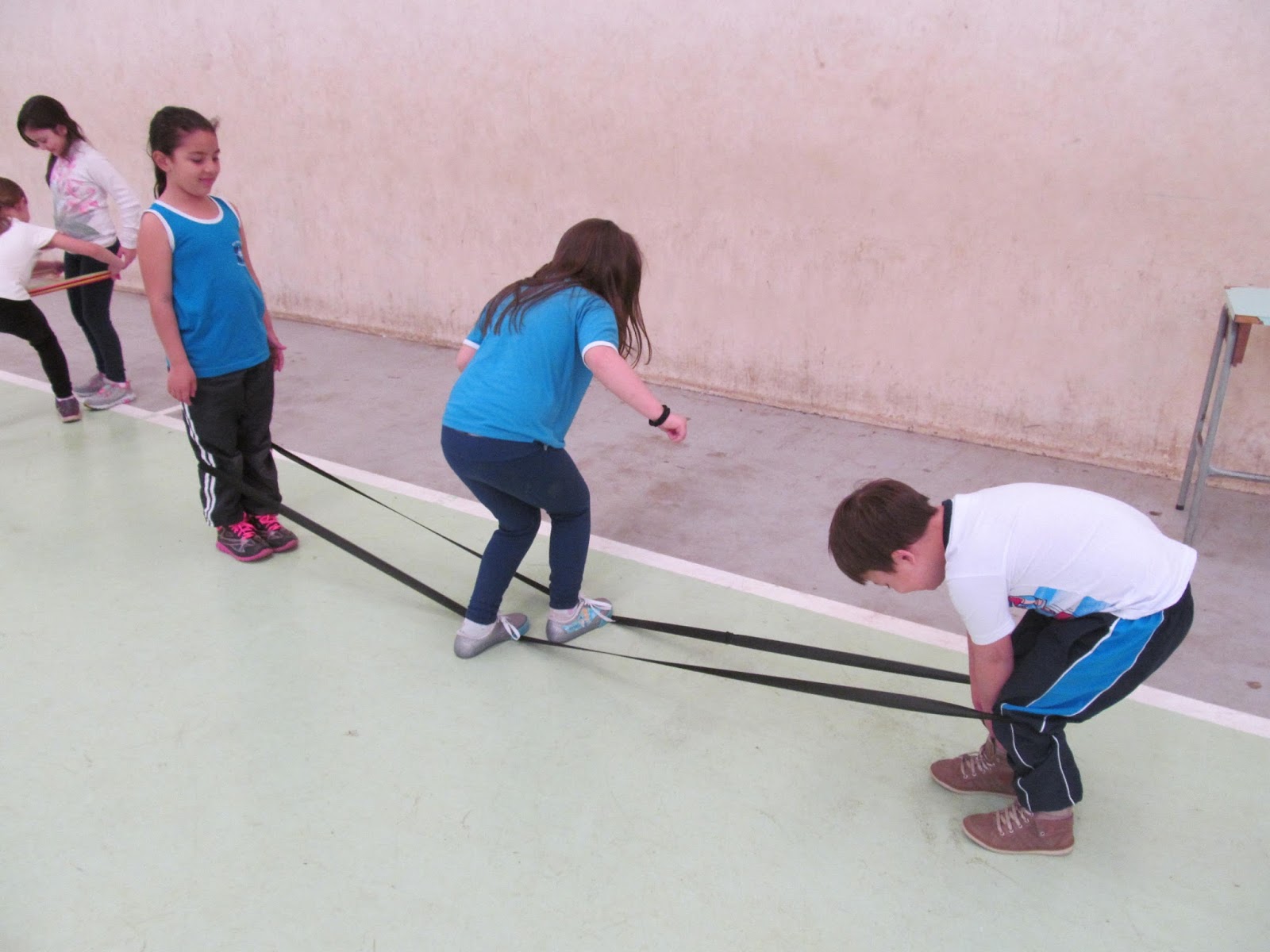 Escola de Ensino Fundamental PORTO NOVO : PULANDO ELÁSTICO