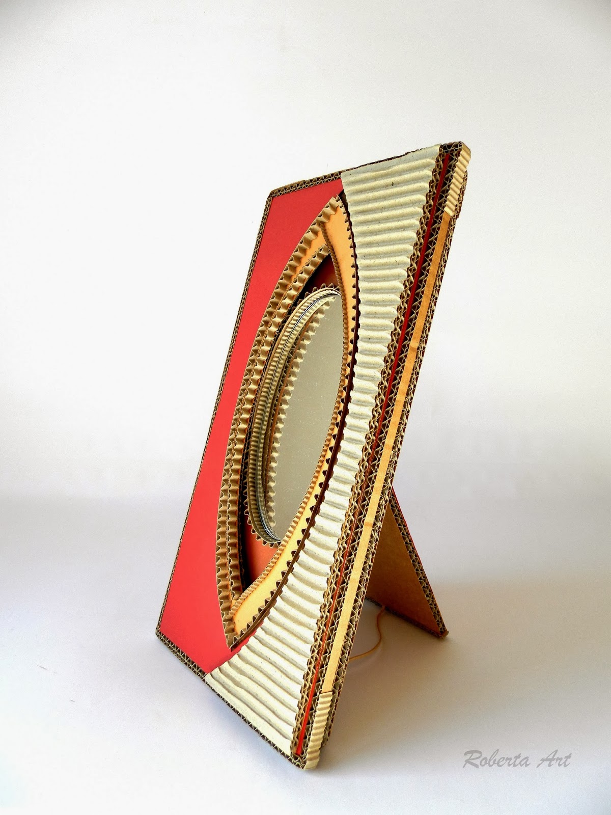 Roberta Lazzarato: Specchio di cartone