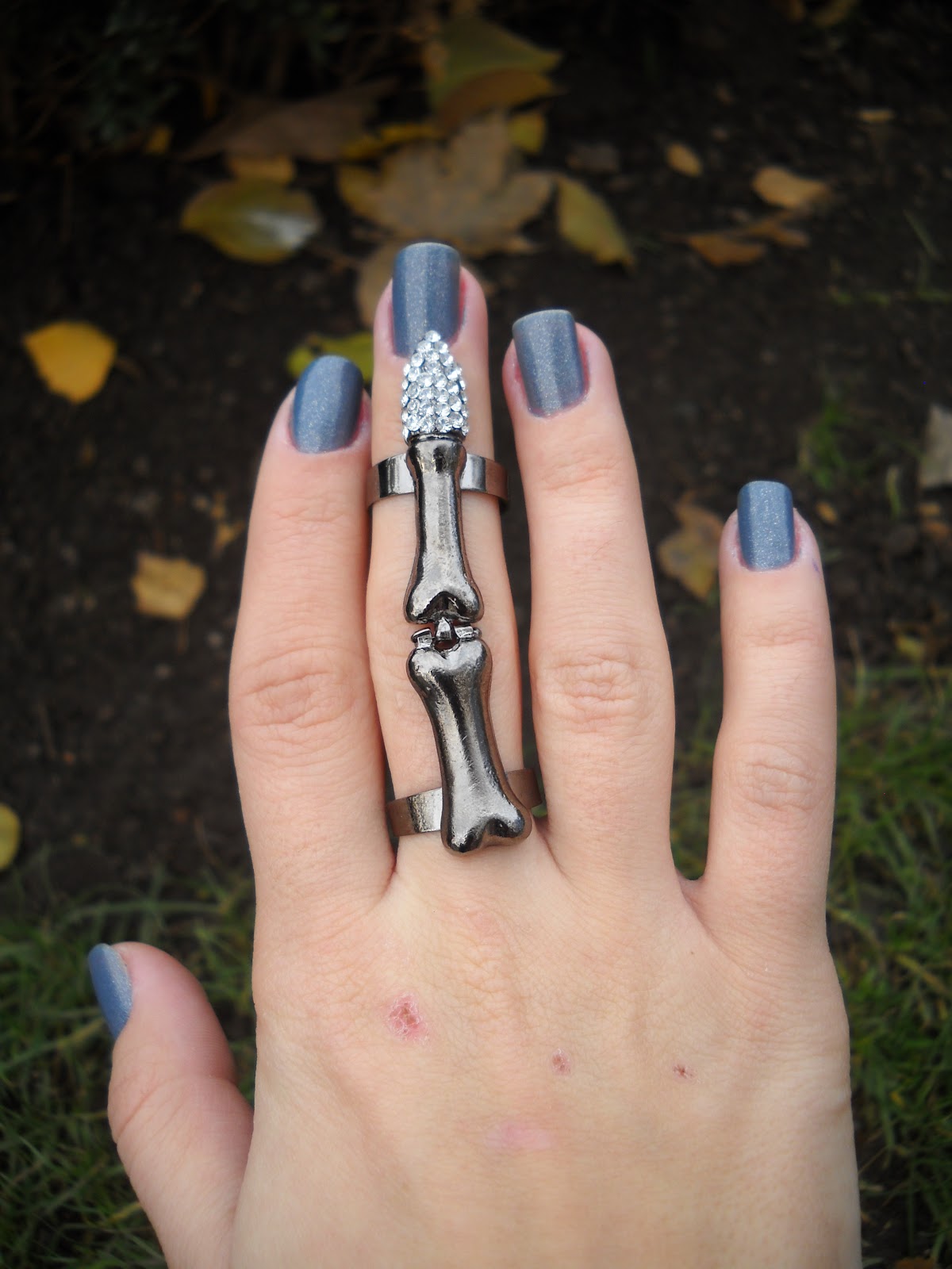 Gilded Feathers: Inel Deget Scheletic- Pret 20 Lei- Vandut