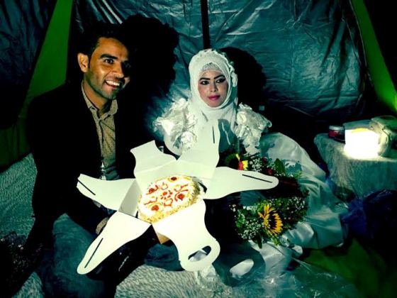 Young Syrian couple marry inside refugee camp in Idomeni, Greece (photos)