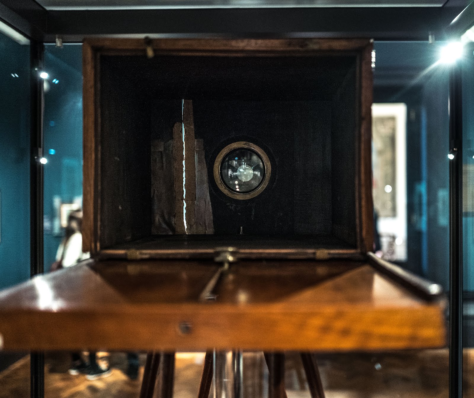 illuminator dot blog: 1840/5 Daguerreotype Camera at the V&A