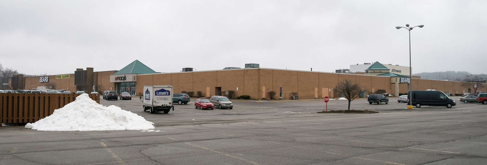 Dead and Dying retail: Shenango Valley Mall in Hermitage, Pennsylvania