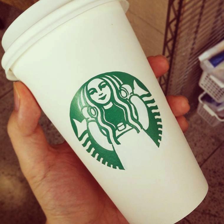 25 Ilustrasi Aksi Bersahaja Maskot Starbucks Apabila Keluar Dari Kepompong