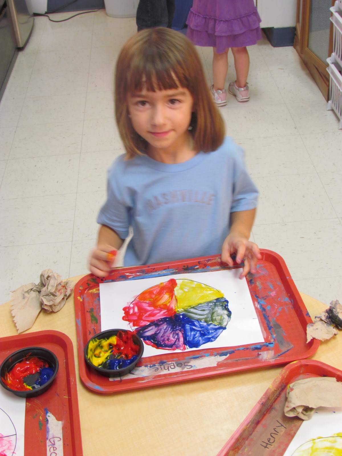 MSPI Artists: Creating color wheels with fingerpaint