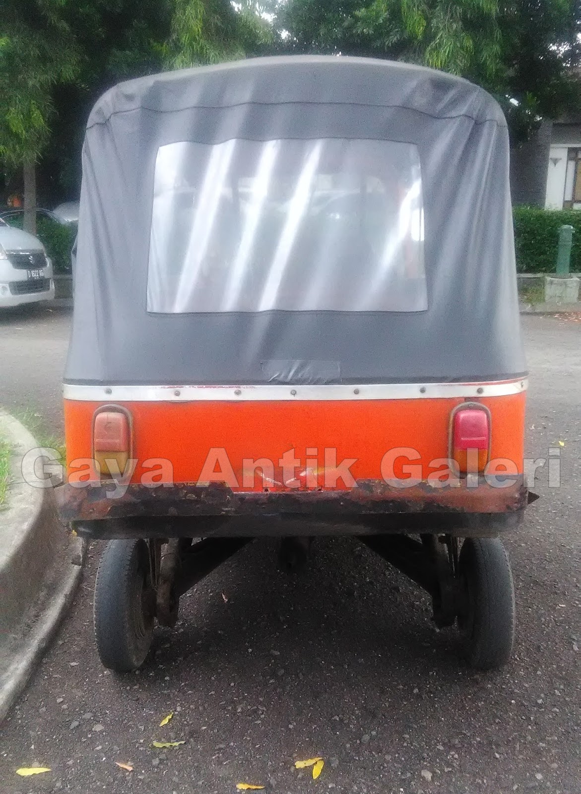 Gaya Antik Galeri : Bajaj Antik Roda 3