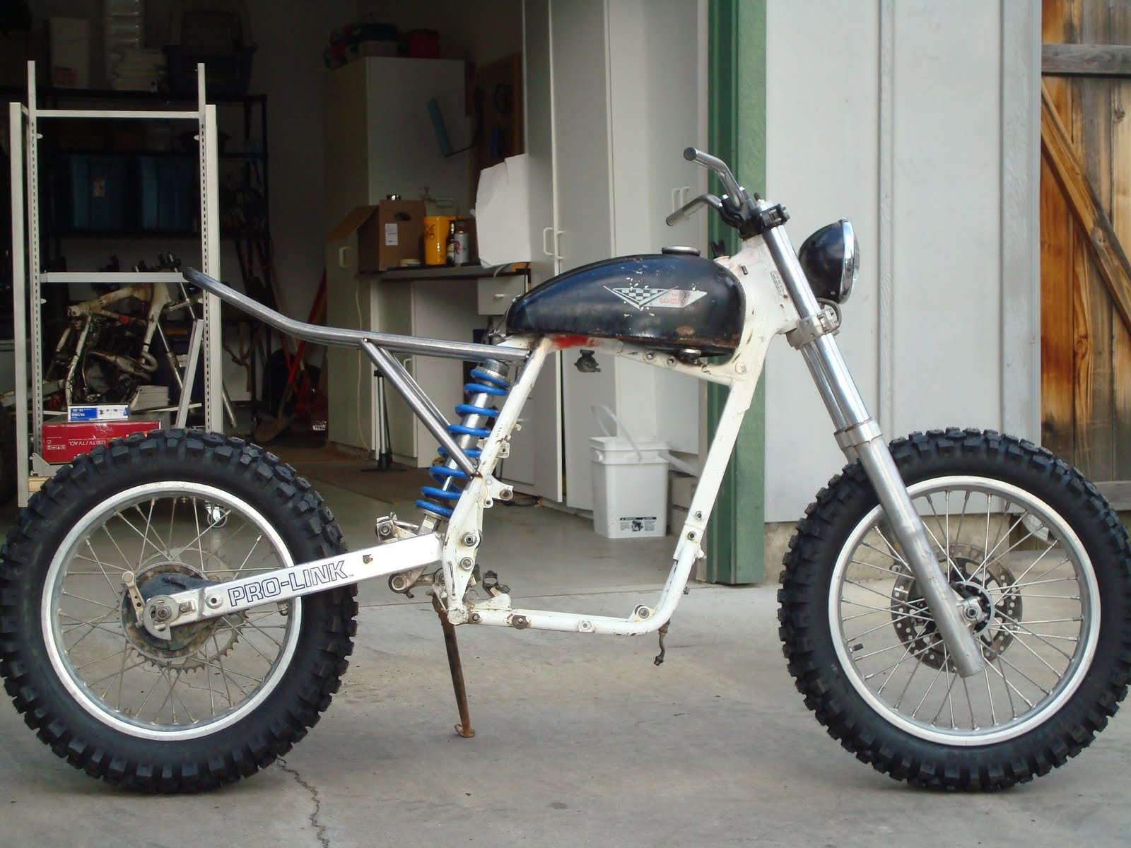 Middle Class Chops Boise: Street Tracker Part 11 - Seat Frame and Tank ...
