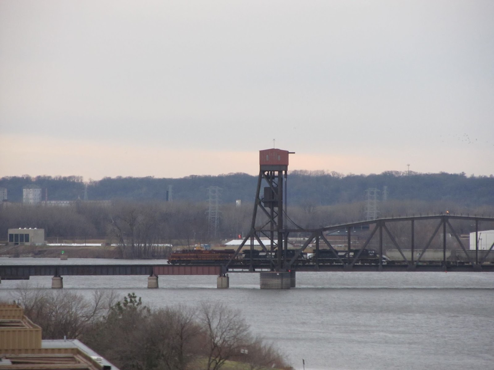 Towns and Nature: Peoria, IL: Norfolk Southern's PRR Heritage Unit