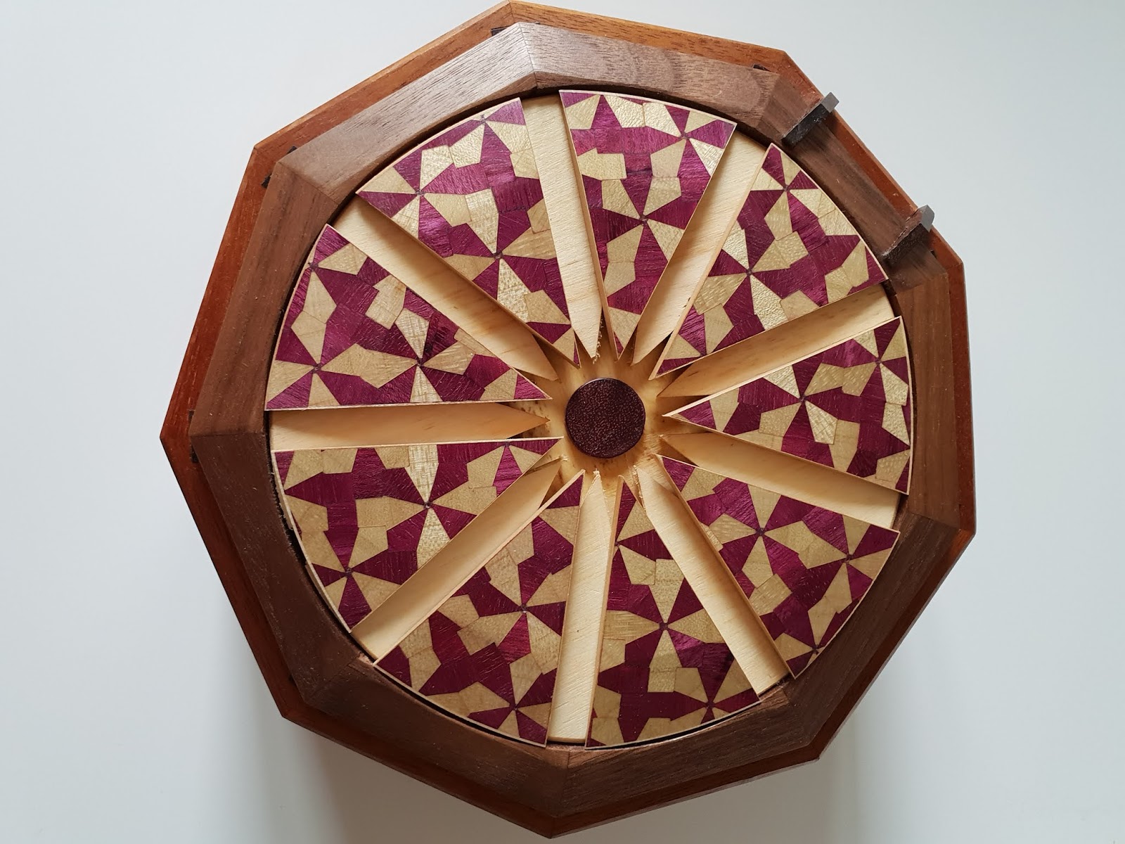 Puzzling in wonderlands: PI box by Jesse Born