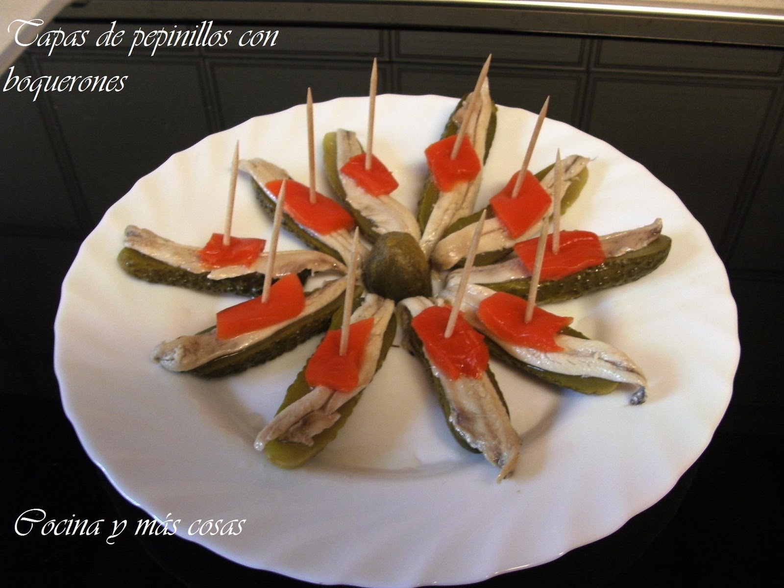 Cocina y más cosas: TAPAS DE PEPINILLOS CON BOQUERONES