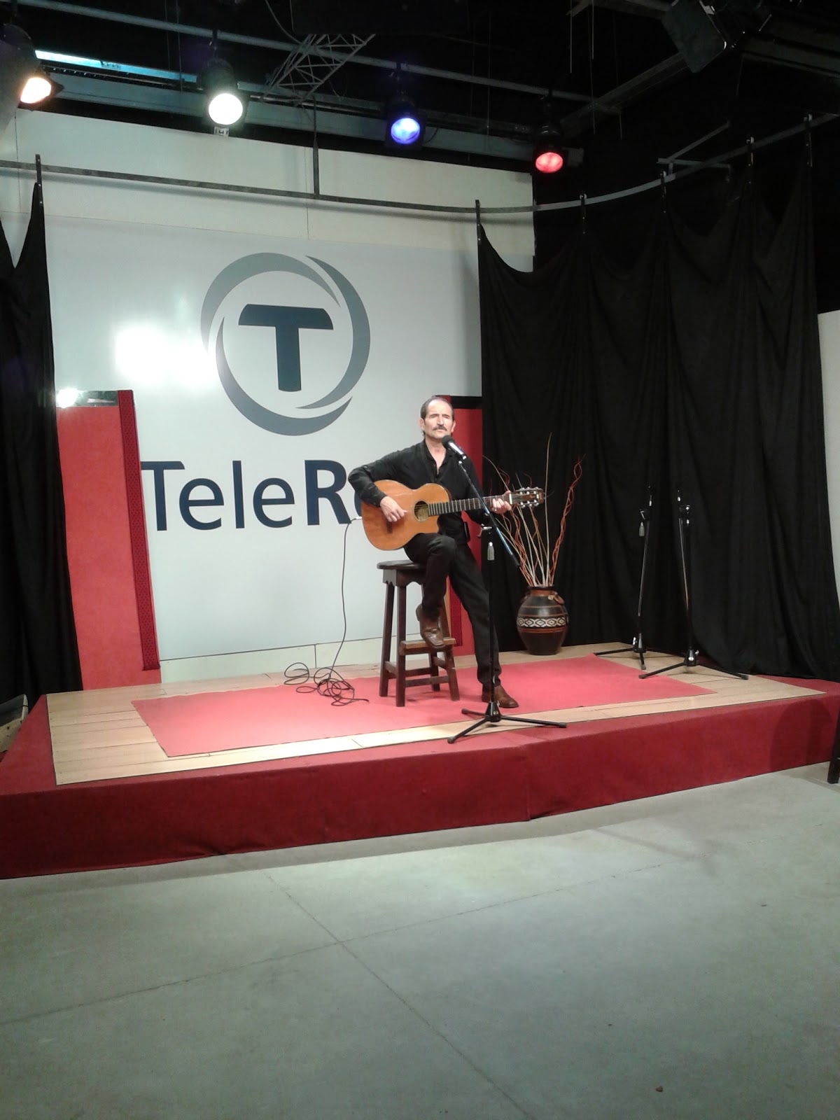 daniel bazan cantautor