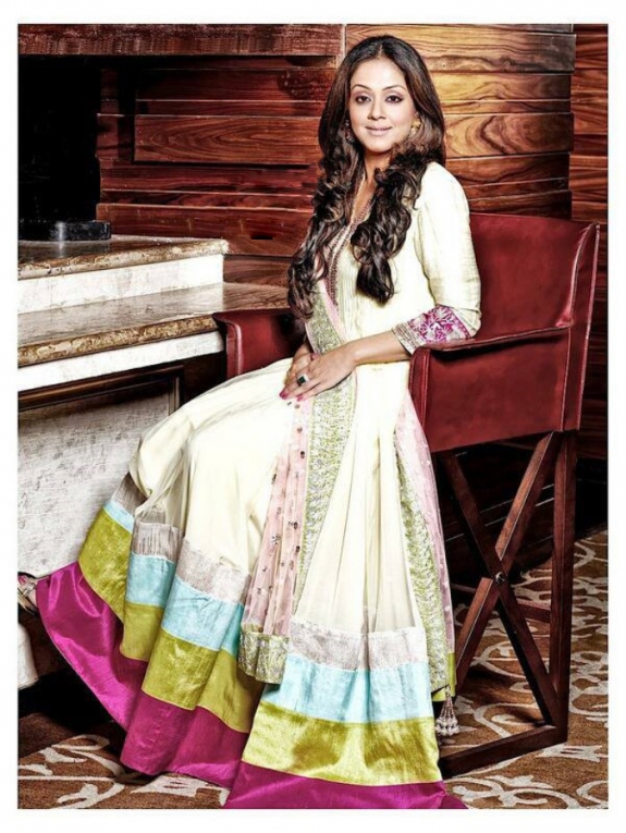 Tamil Actors Unseen Photoshoot Stills: Actress Jothika Latest ...