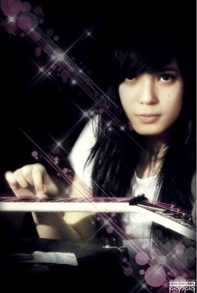 Rommy Chenko "Wall 4 Charity": Female Guitarist I (Prisa Rianzi)