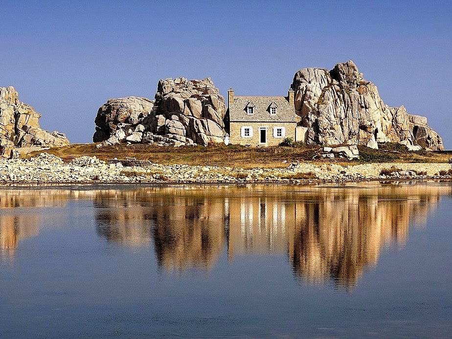 The Flying Tortoise: Castel Meur. The Little House In Brittany Built ...