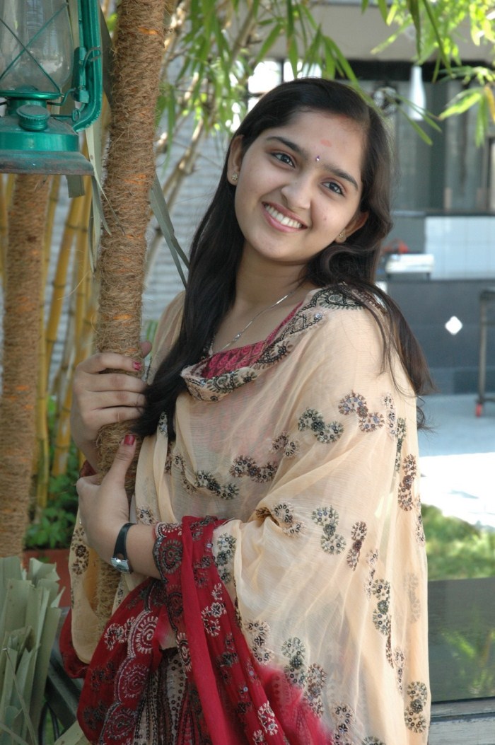 Renigunta Tamil Actress Sanusha Cute Photos and wallpapers - Hot ...