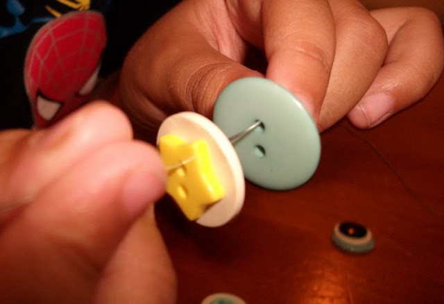 NorthShore Days.....: Button Flowers - A Tutorial