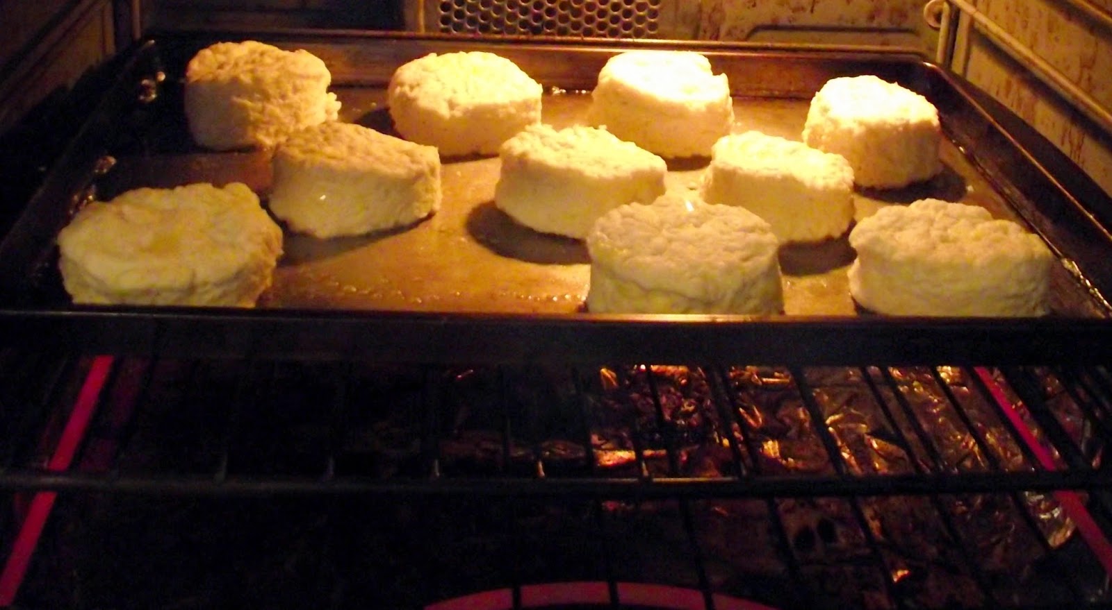 Canadian Needle Nana: Buttermilk Biscuits For a Rainy Day