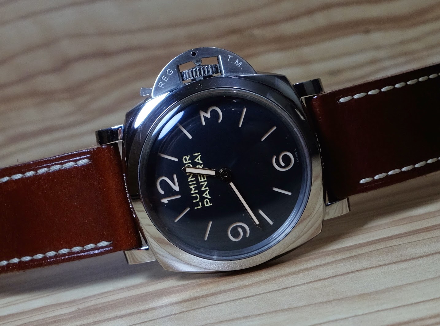 . H o b i J a m . : (SOLD) Panerai PAM 372 Luminor Historic 47mm 'O'