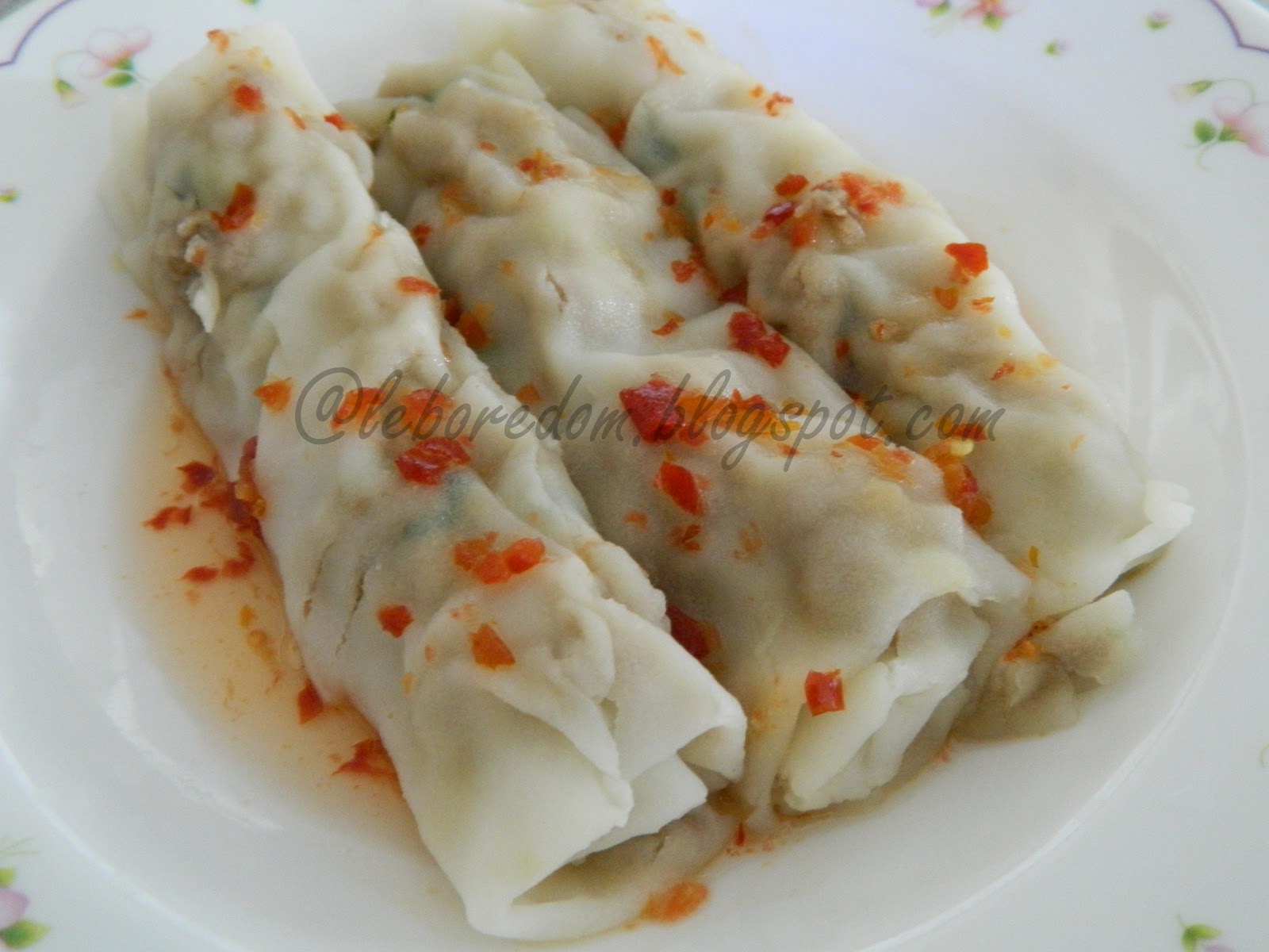 Le Boredom: Fawm Kauv/Steamed Rolls