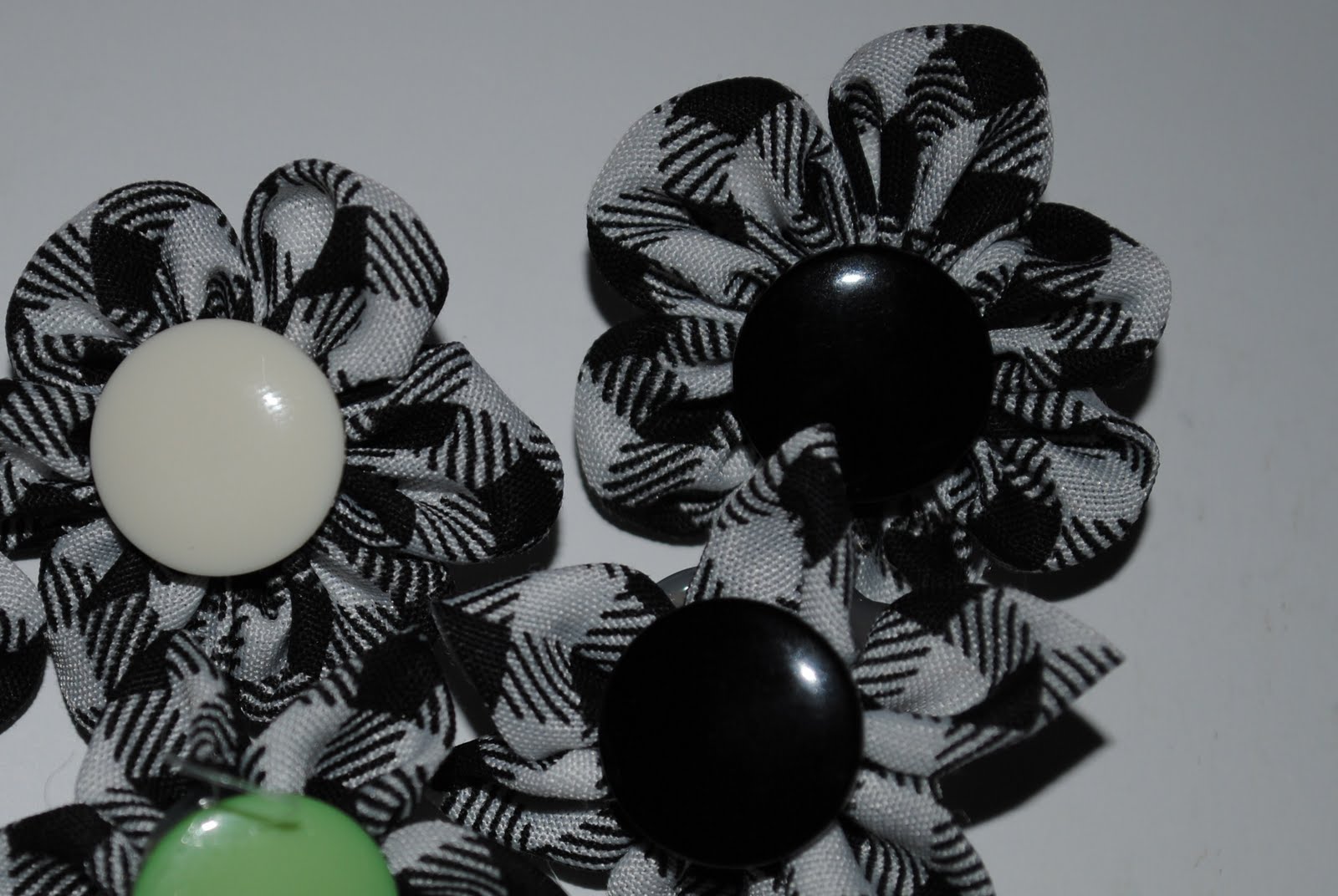 .: DESIGN PIN BUNGA COTTON